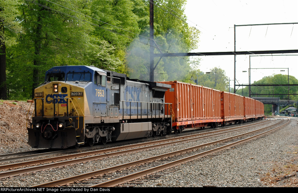 CSX CW40-8 7693 leads Q706-28